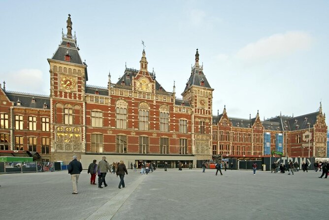 Amsterdam: Luxury Cruise with Onboard Bar incl. Welcome Liquor - Key Points