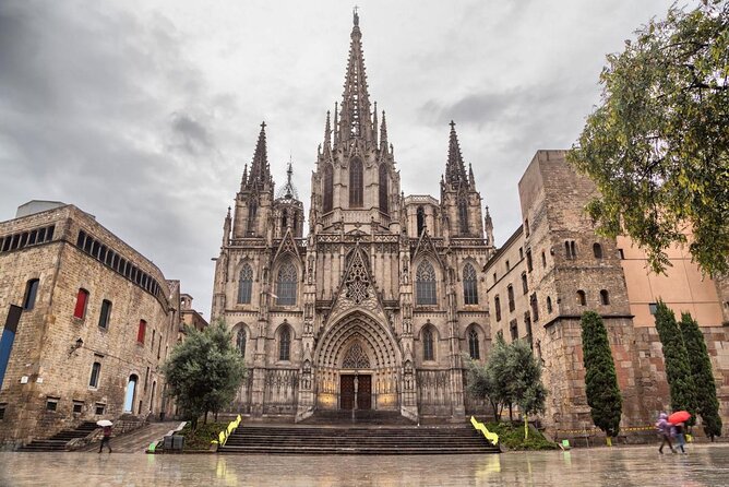 Barcelona Highlights Small Group Tour with Hotel Pick Up - Key Points