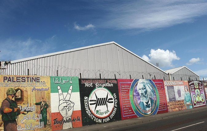 Belfast's Political Mural Taxi Tour - An In-Depth Look at Belfast’s Political Mural Taxi Tour