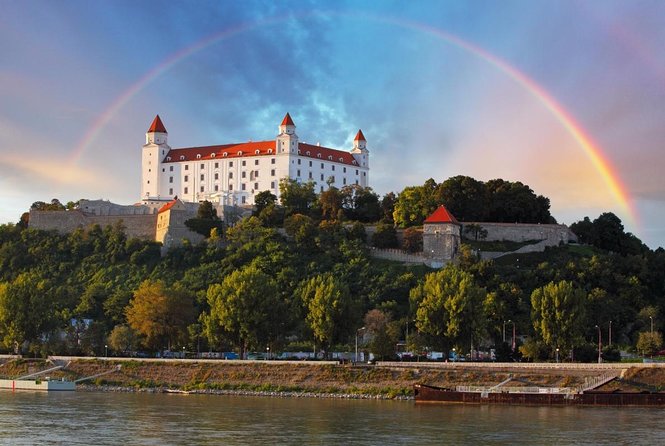Big Castle Tour in Bratislava by Presporacik Sightseeing Vehicle - Key Points