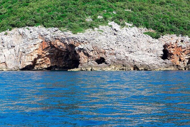 Blue cave, Mamula island, Submarine tunnels and Our lady of the Rocks (3h) - Introduction