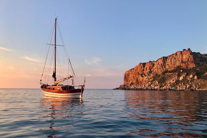 Boat Tour in Mondello Bay in Sicily - Porto Arenella and The Cave of the Queen