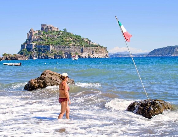 Boat tour with lunch on board to discover Procida - Key Points