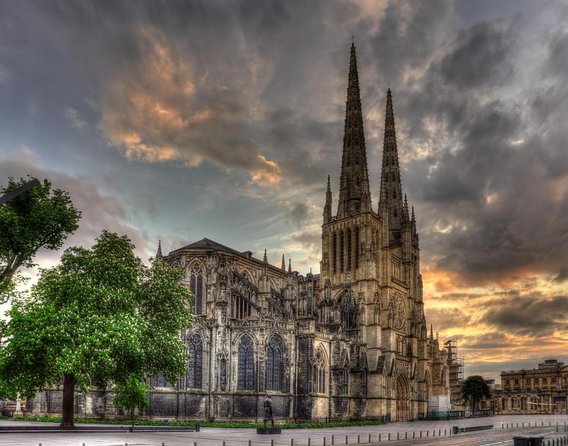 Bordeaux City - Private Guided Walking Tour with Local Sophia - Key Points