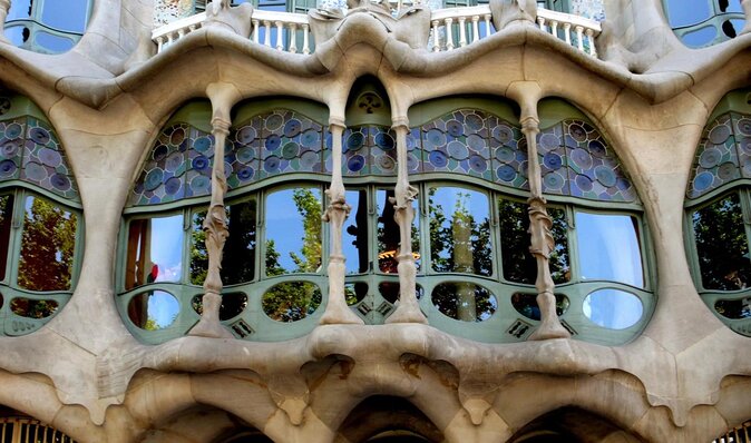 Casa Batllo Admission Ticket with Intelligent Audio Guide - Key Points