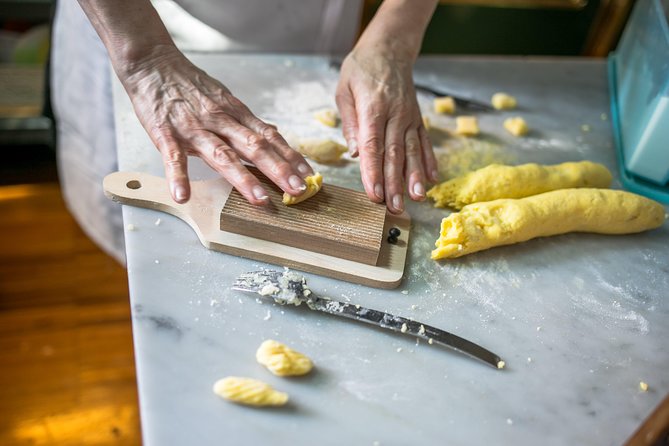 Cesarine: Pasta & Tiramisu Class at Local's Home in Milan - Key Points