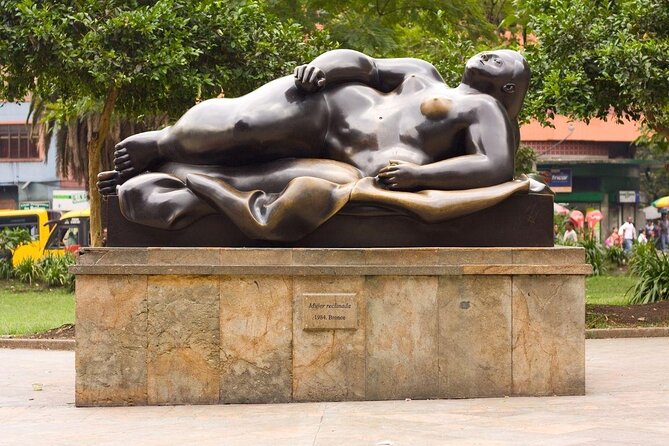 City tour Medellin + Comuna 13 + Graffititour Paisa for a day - Key Points