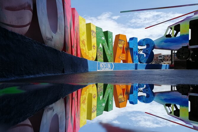 Comuna 13 Graffiti Tour And Enjoy Photos y Videos with Dron - Key Points