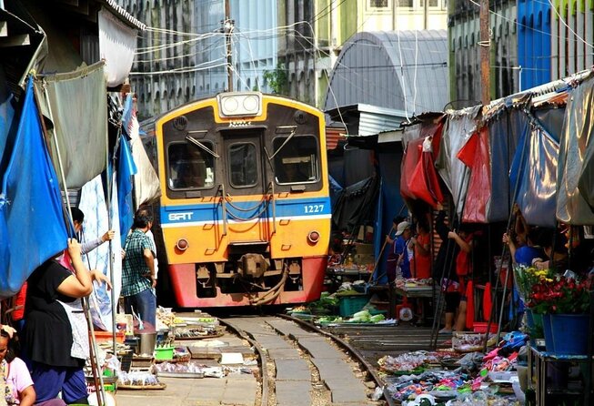 Damnoen Saduak Floating Market and Maeklong Railway Market Tour - Exploring the Itinerary in Detail