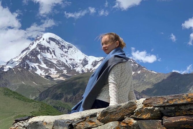 Day tour to mountains Jinvali lake, Ananuri, Kazbegi, Arch friendship - Key Points