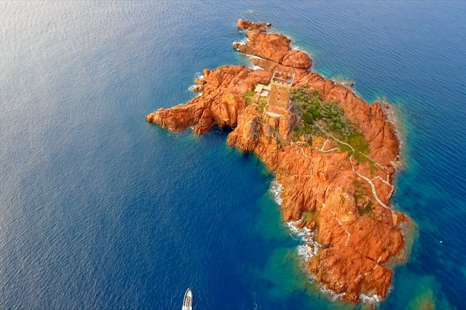 Departure from Fréjus: Estérel, Calanques and red rocks - Key Points