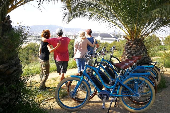 E-Bike tour in Barcelona with English Guide - Starting Point & Bike Fitting