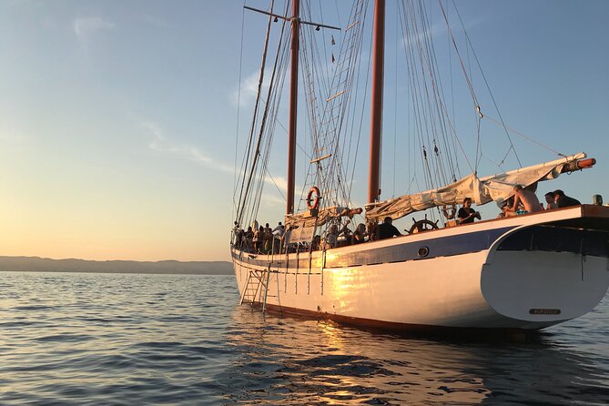 Evening cruise at sunset - Key Points