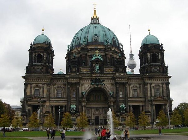 Explore Berlin: Walking Tour of All The Iconic Sites - Key Points
