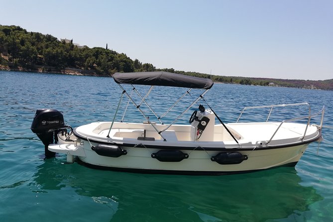 Explore the West coast of the island Brac by BETINA boat - Key Points: