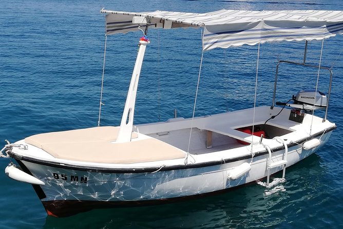 Explore west side of island Bra with Pasara boat - Traditional Dalmatian boat - Why Choose a Private Dalmatian Boat Around Bra?