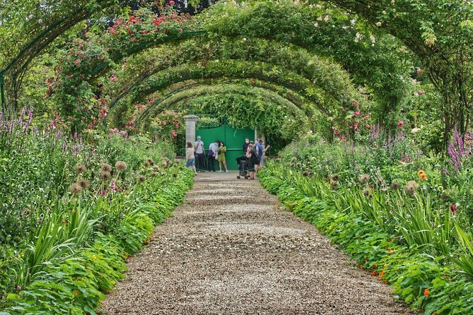 From Paris: Monet Gardens & Giverny Bike Tour with Picnic Stop - Key Points
