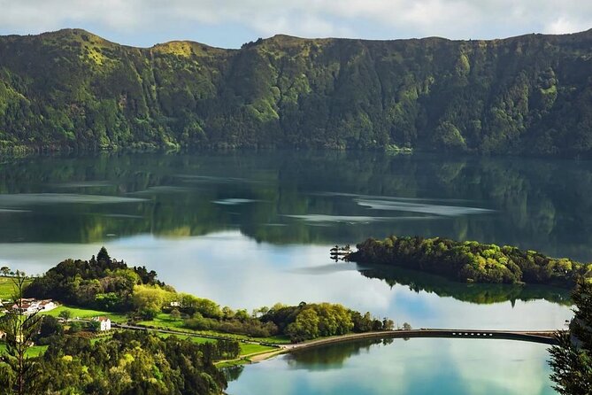 Full Day Sete Cidades & Lagoa do Fogo Tour With Lunch (West Tour) - Exploring the Best of São Miguel: A Full-Day Sete Cidades & Lagoa do Fogo Tour