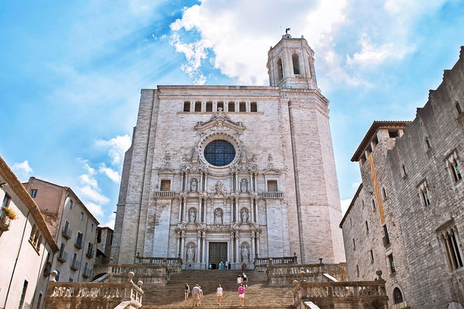 Girona & Dali Museum Small Group Tour with Pick-up from Barcelona - A Closer Look at What This Tour Offers