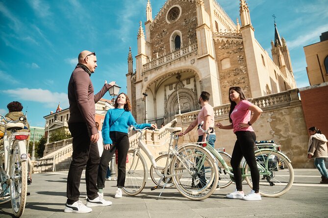 Guided tour on a Vintage Bike through Madrid - Key Points