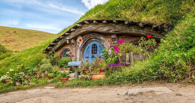 Hobbiton & Waitomo Caves Guided Day Trip from Auckland incl lunch - Key Points