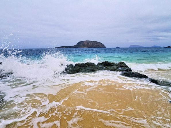 La Graciosa at your leisure (bus transfer and return ferry ticket) - Key Points