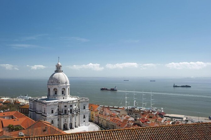 Lisbon Sunset Sailing Tour on Luxury Sailing Yacht with 2 Drinks - Key Points