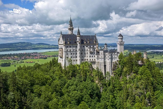 Neuschwanstein, Linderhof, Oberammergau Private Tour from Munich - Key Points