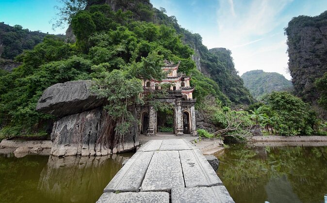 Ninh Binh Day Trip: Hoa Lu-Trang An/Tam Coc-Mua Cave-Cycling-Boat - Key Points