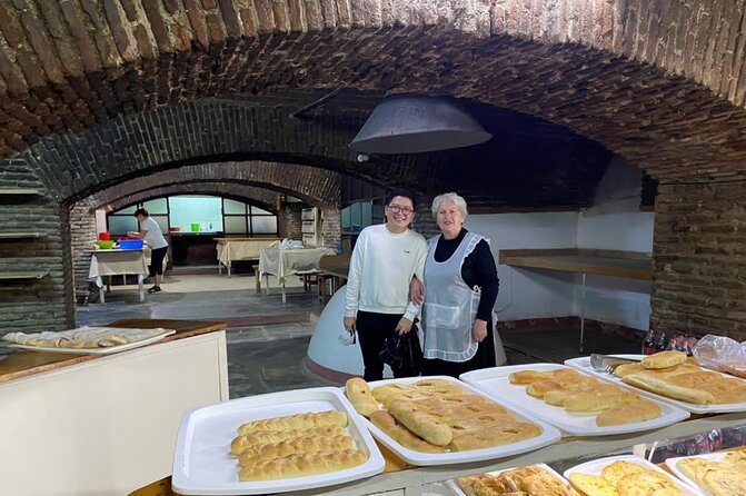Old Tbilisi Highlights walking tour with wine & 10 tastings - Discovering Old Tbilisi: A Detailed Breakdown