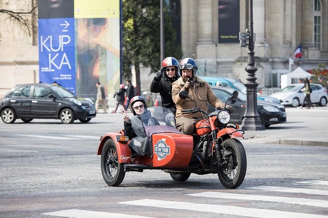 Paris Highlights city tour on a vintage Sidecar Motorcycle - Key Points