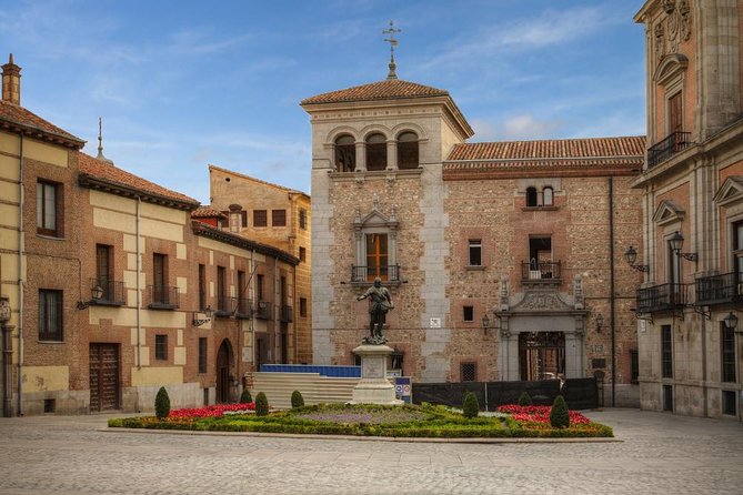 Photographic tour of Madrid with a professional photographer - Key Points