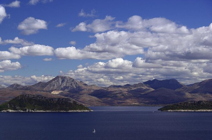 Private boat tour- explore the islands, find hidden caves and try snorkelling - Key Points