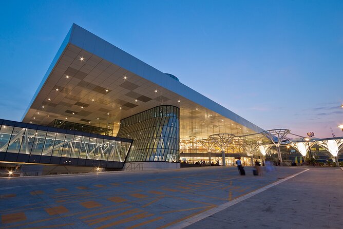 **Private Door to Door Airport Split Transfer up to 15 People** - Key Points