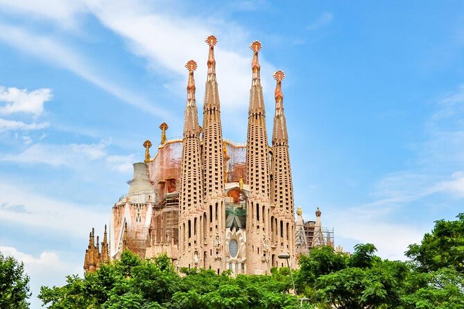 Sagrada Familia and Guell Park Small Group Tour: Drink and Tapa - Introducing the Sagrada Familia and Guell Park Small Group Tour: Drink and Tapa