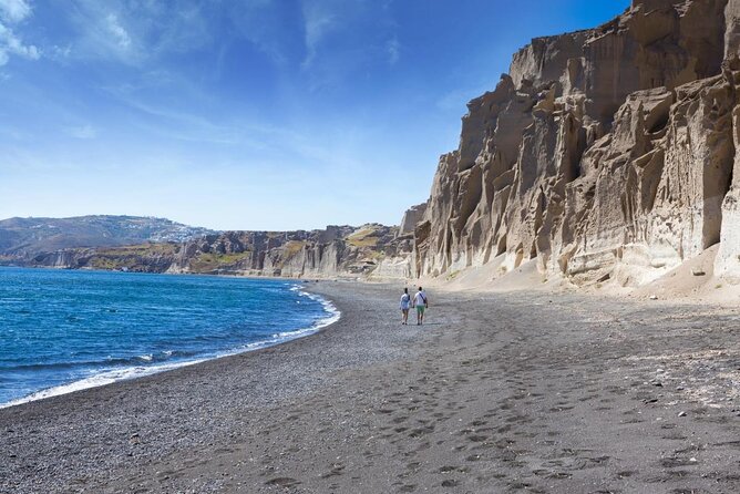 Santorini Sea Kayak - South Discovery, Small Group incl. Sea Caves and picnic - Key Points