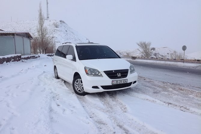 Transfer from Yerevan to Tbilisi with 2 sightseeing stops - Key Points
