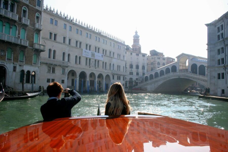 1-Hour Motor Boat Ride on Grand Canal - Detailed Breakdown of the Itinerary