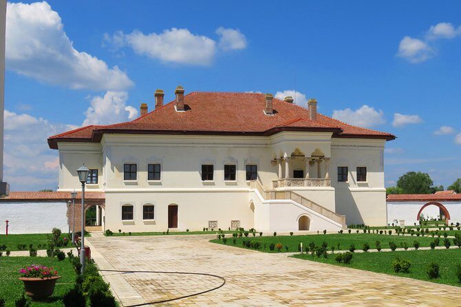 100 km by bike near Bucharest - Midpoint Stop: Palatul Brancovenesc