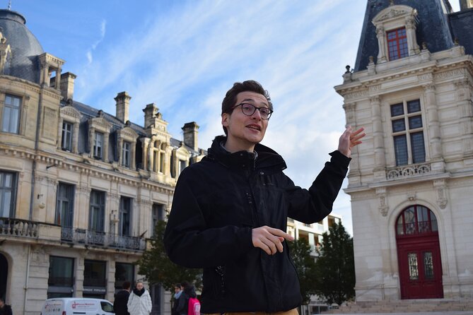1.5 Hour Guided Tour in Poitiers - Key Points