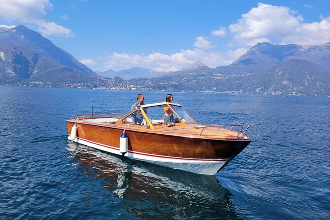 2 hour private tour in Lake Como with classic wooden boat - Discovering Lake Como: The Experience