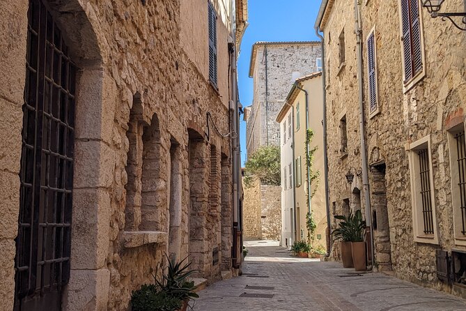 2 Hour Walking Tour in the Old Town of Antibes - Overview of the Tour