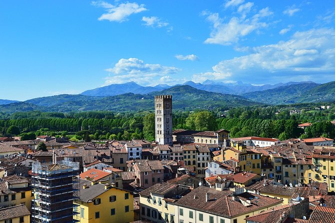 2-Hours Relax Walking Tour Through Lucca - Overview of the Tour