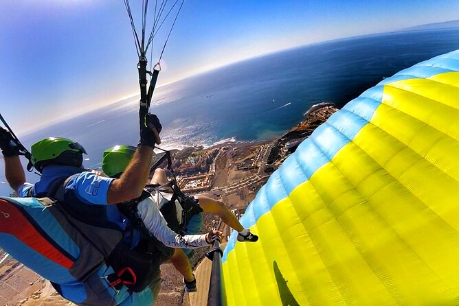 Acrobatic Paragliding Tandem Flight above south Tenerife - The Value of the Experience