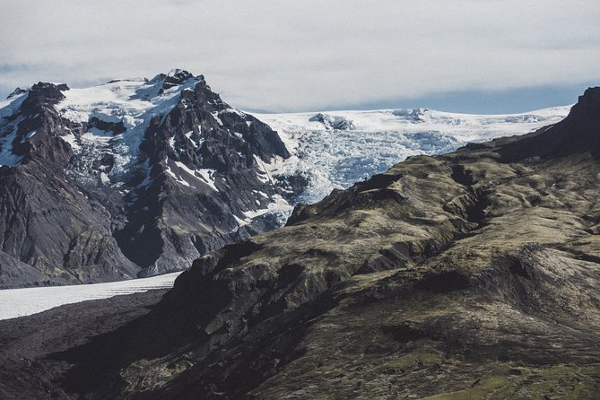 Airplane flight over glacier lagoons and Iceland's highest peak - Overview of the Tour Experience
