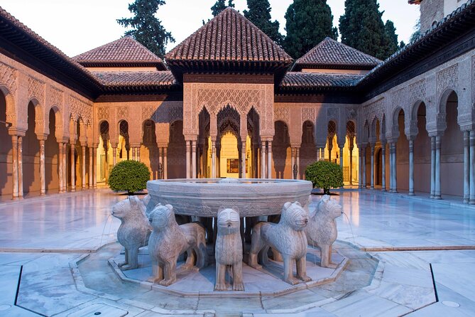 Alhambra Private Tour with Tickets to the Nasrid Palaces - What Makes This Tour Stand Out?