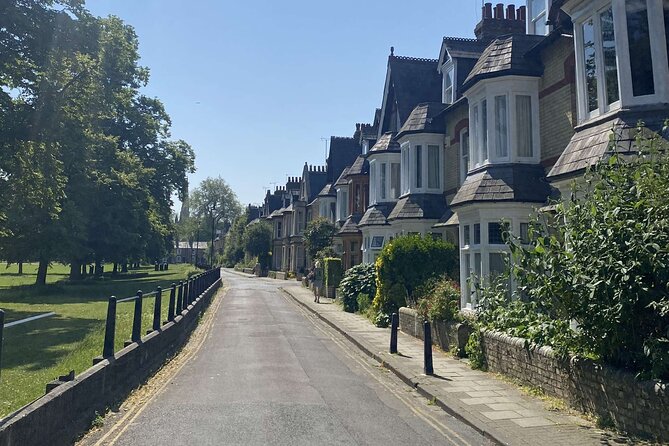 An Audio Guide to Cambridge's Hidden Histories and Rivalries - In-Depth Look at the Tour Experience