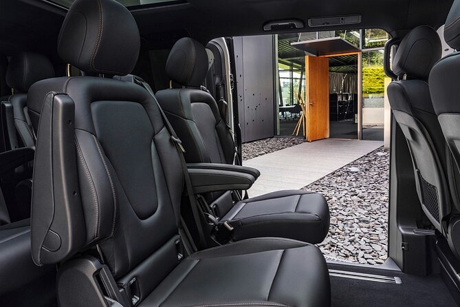 Arrival Private Transfer from Bergen Airport BGO to Bergen by luxury minivan - Key Points