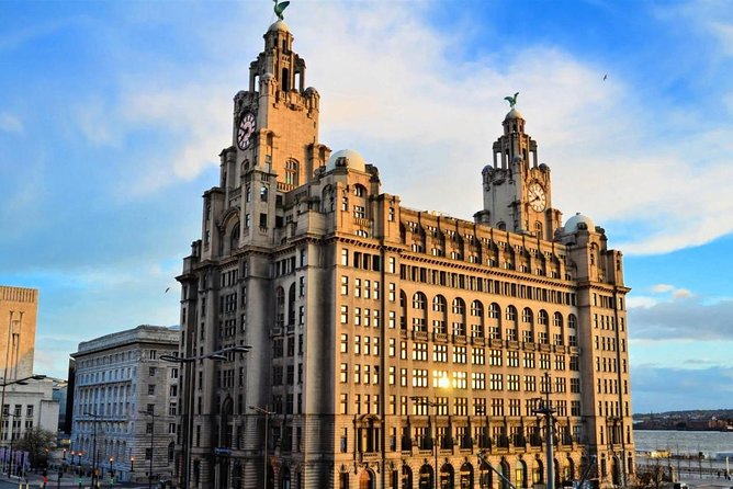 Arrival Private Transfer: Manchester Airport MAN to Liverpool in Business Car - The Experience in Detail
