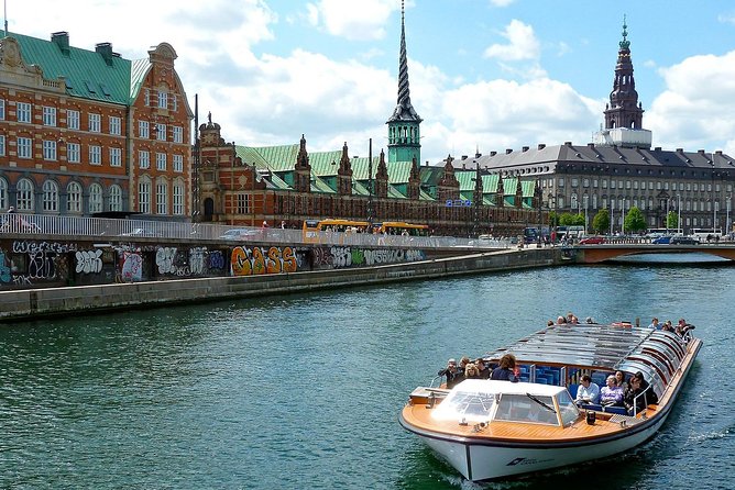 Arrival Transfer: Airport CPH to Copenhagen by Business Car - Key Points